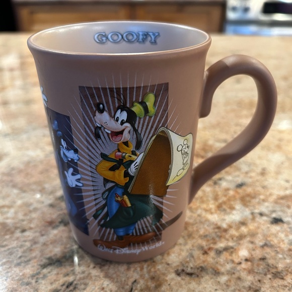 Dining | Walt Disney World Goofy Scenes Mocha Tan Mug Shows 5 Animated ...
